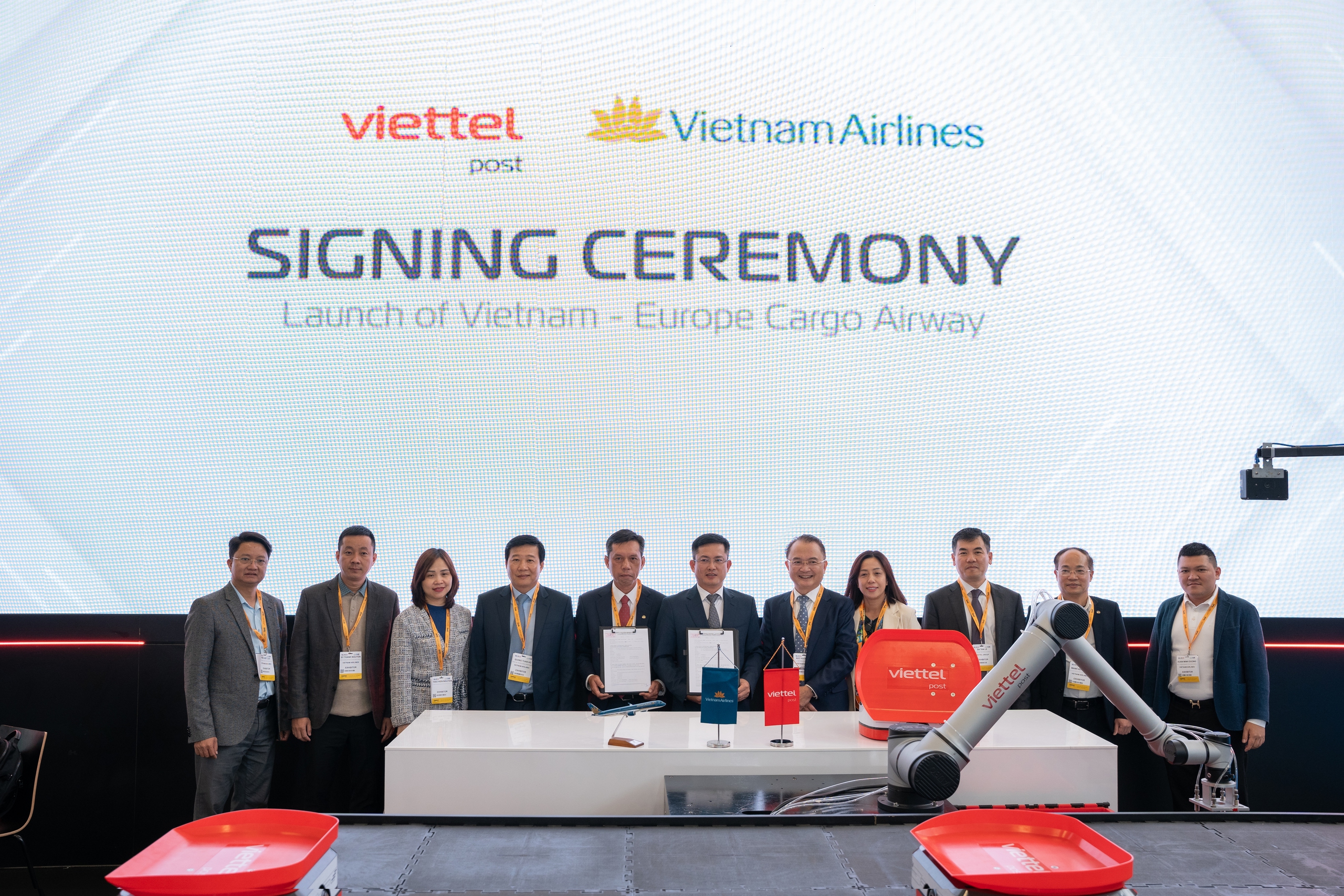 Viettel Post Viettel Post Cùng Blue C Chia Sẻ Cách Làm Văn Hoá
