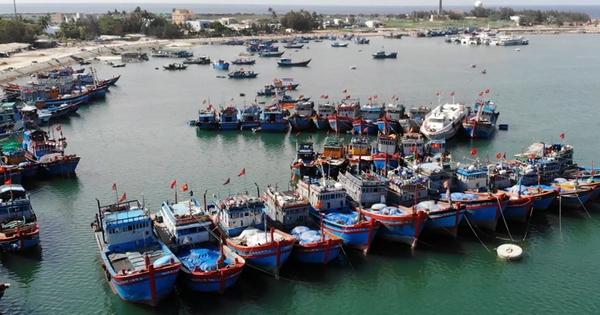 Tàu cá được trang bị hiện đại giúp ngư dân yên tâm vươn khơi bám biển